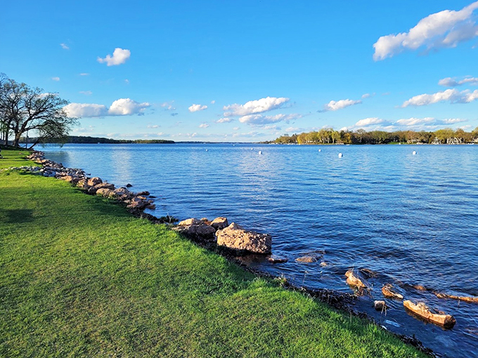 Boats, shops, and lakeside lounging &ndash; Excelsior's got that perfect blend of small-town charm and big-lake energy.