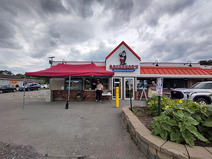 Governor's facade might say "fast food," but don't be fooled. Inside, it's all about slow-cooked comfort and homestyle charm.