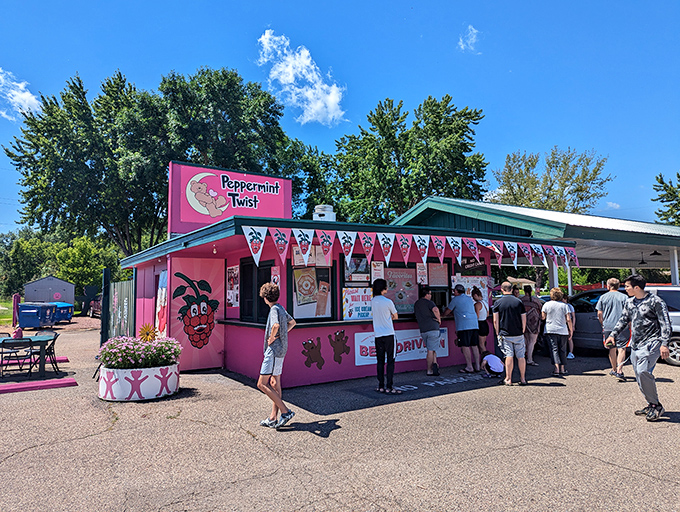 Where summer never ends! The Peppermint Twist's retro charm is as irresistible as its menu of classic American treats.