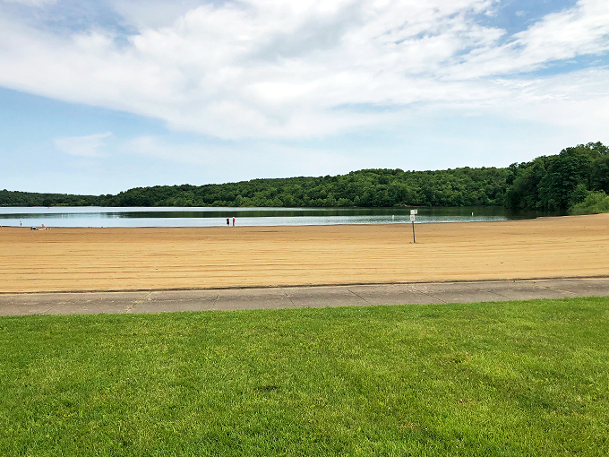 Sunset spectacle! As day turns to dusk, Salt Fork transforms into a canvas of warm hues and tranquil waters.