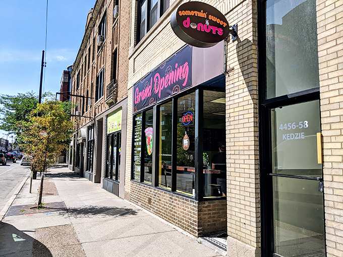 From classic glazed to exotic Thai coffee, Somethin' Sweet is serving up a United Nations of deliciousness.