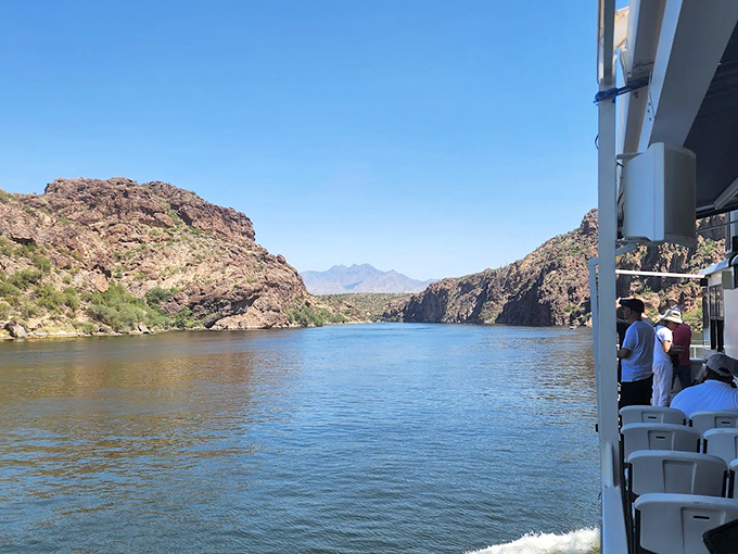 Hold onto your hats, folks! The Desert Belle serves up vistas so breathtaking, you'll forget you're in the middle of a desert.