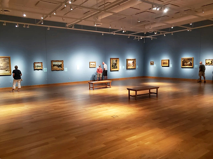 Art appreciation in action! These gallery-goers are getting their daily dose of culture, proving that feeding your mind can be just as satisfying as a gourmet meal.