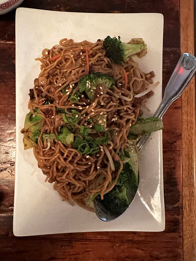 A bird's-eye view of paradise! This noodle dish is more colorful than a painter's palette and twice as appetizing. 