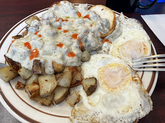Who needs a red carpet when you can have this VIP (Very Important Plate)? Eggs, hash, and pure breakfast bliss &ndash; it's the Hollywood star of morning meals.