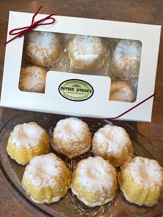 Tiny titans of tastiness! These mini Lemon Lulu Cakes prove that good things come in small, powdered sugar-dusted packages.