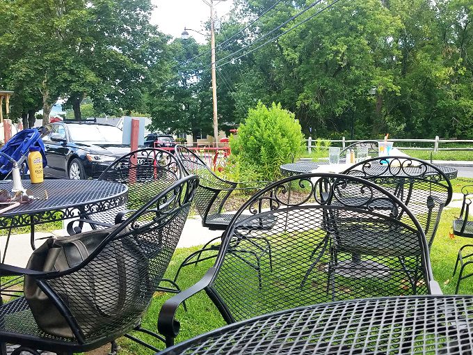 Al fresco dining with a side of small-town charm. These outdoor seats are perfect for people-watching and pancake-inhaling.