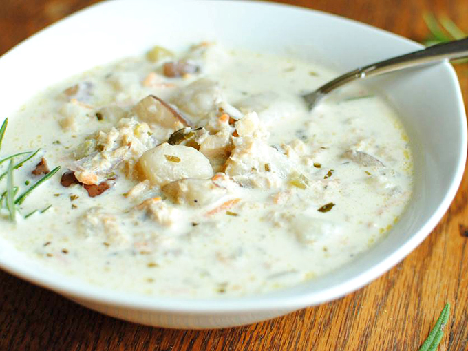 A bowl of creamy comfort that makes Maine winters feel like a warm embrace rather than a cold shoulder.