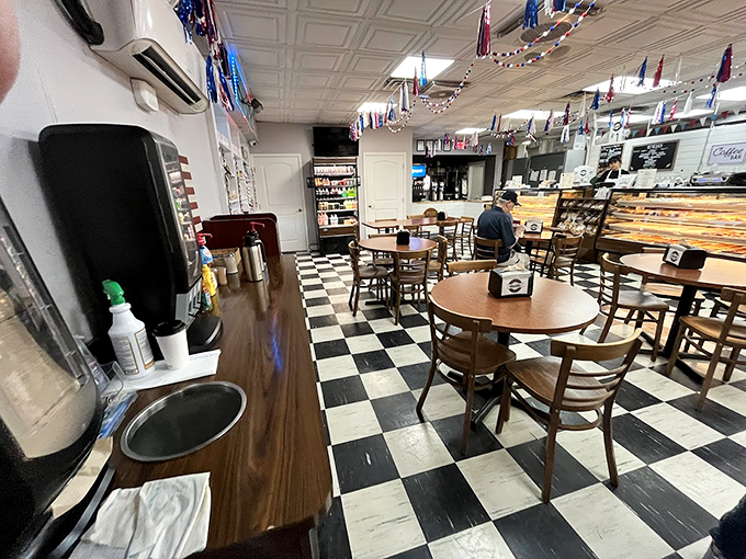 Where magic happens: A retro-chic diner vibe meets the irresistible scent of freshly baked bread. Resistance is futile! 