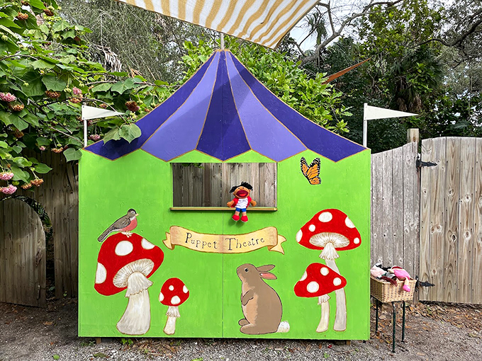 It's showtime, folks! This charming puppet theater could give Broadway a run for its money &ndash; if the actors were a foot tall.