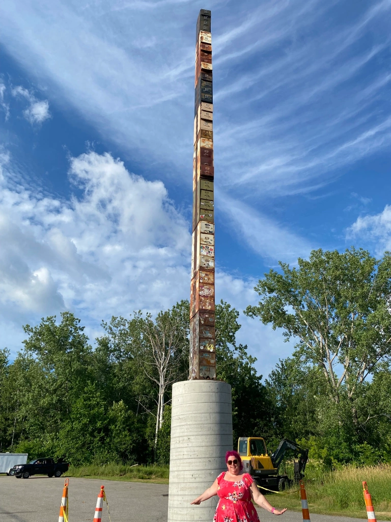 Size matters! This visitor's gesture says it all - sometimes you just need to throw your hands up and embrace the absurdity.