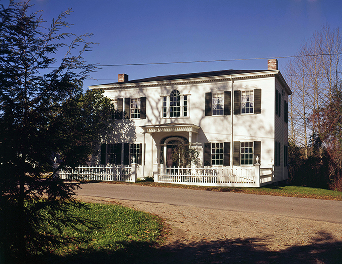 The Ruggles House proves that even in 1818, people knew how to make an entrance.