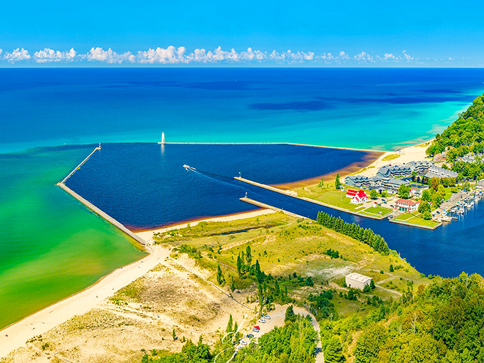 Frankfort: Where the Betsie River whispers sweet nothings to Lake Michigan. A postcard-perfect slice of coastal bliss! Photo credit: Lakes of Michigan