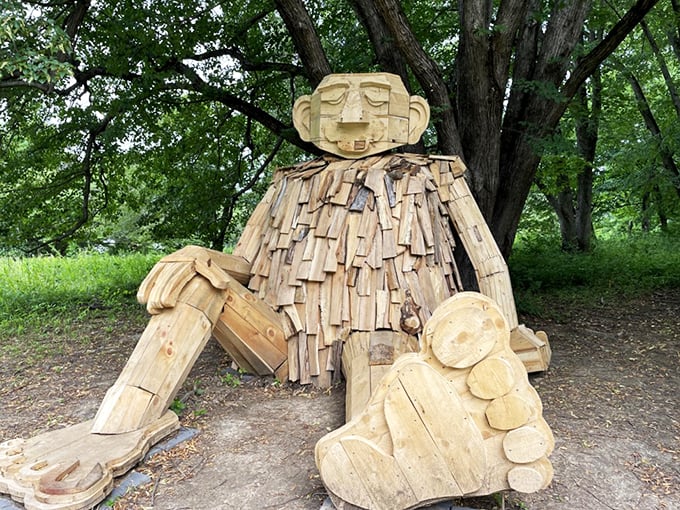 "Autumn's grand finale! Lincoln Memorial Garden puts on a leaf-peeping show that would make even Abe himself stop for a selfie."