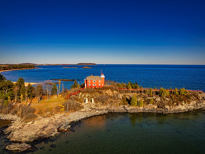 Marquette Harbor Lighthouse: Lake Superior's red-brick charmer. It's like a postcard come to life, no Instagram filter needed. 