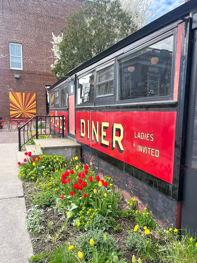 "Ladies Invited," says the Palace Diner. As if we needed permission to dive into this crimson capsule of culinary delights!