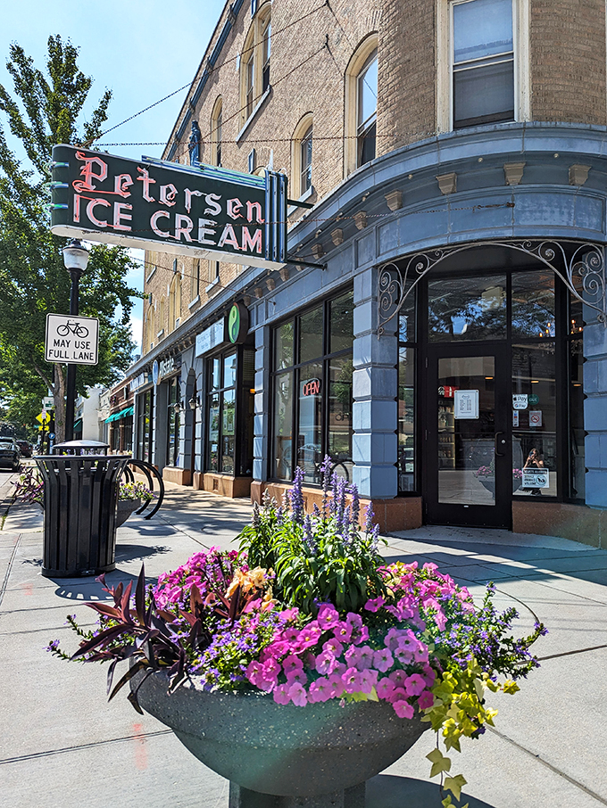 Petersen's Ice Cream: That neon sign is like a beacon of hope for the sweet-toothed. It's been guiding dessert pilgrims since 1919.