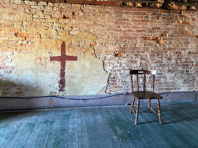 History meets mystery in this grand old dame! Prospect Place's stately rooms whisper tales of Underground Railroad bravery and spectral soir&eacute;es.