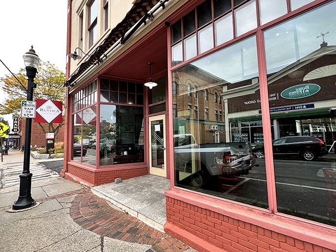 Rustica: Where brick walls whisper tales of pizzas past. This cozy corner promises Italian delights that'll transport you straight to Nonna's kitchen.