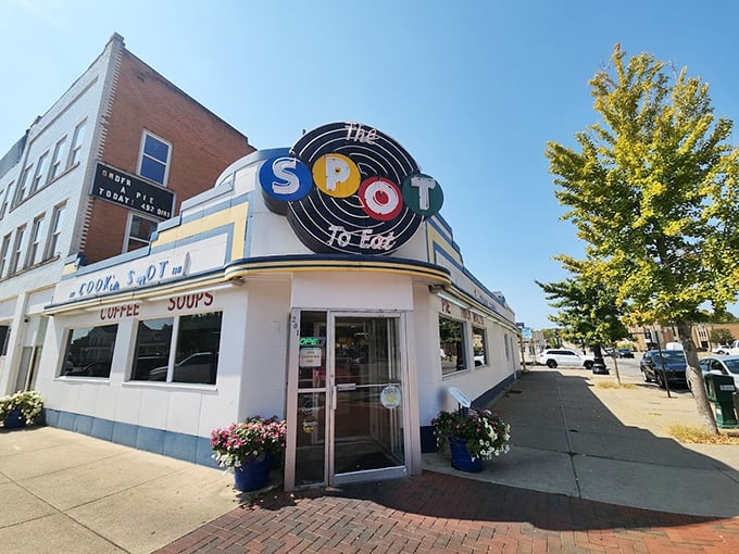 The Spot: Houston, we have touch down&hellip; in Sidney! This retro diner looks ready to serve astronauts and earthlings alike.