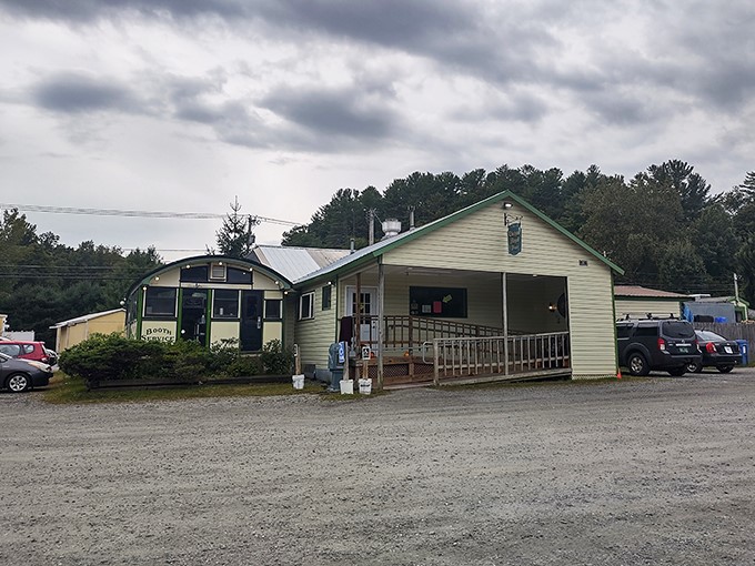 Chrome, neon, and comfort food &ndash; oh my! Chelsea Royal is serving up nostalgia with a side of "where has this been all my life?"