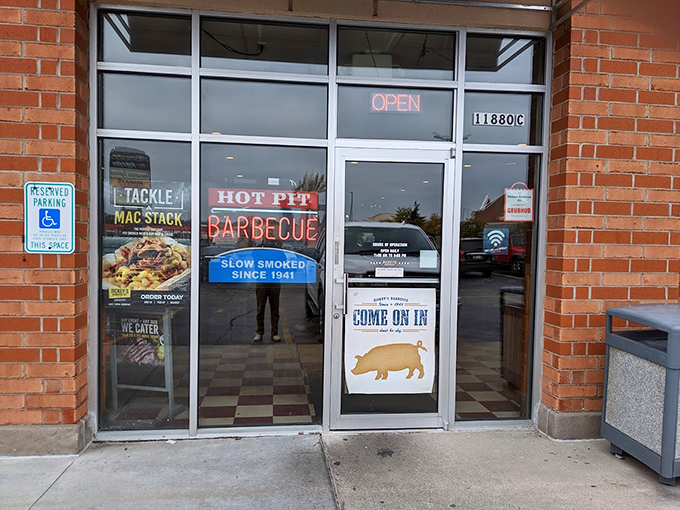 "Come on in," says the sign. Your stomach says, "Don't mind if I do!" Get ready for a Texas-sized flavor adventure. Photo credit: Theodore Mall
