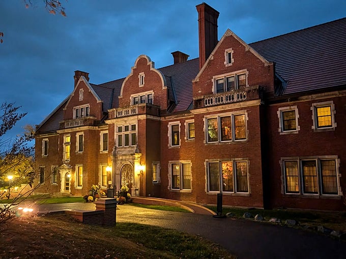 Downton Abbey, Minnesota style! This stunning estate is a time capsule of early 20th-century luxury, complete with mysterious vibes. Photo credit: Glensheen