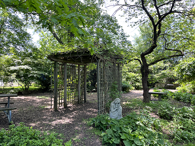 Lavender lane leads to liquid luxury. Luthy's fountain finale: nature's own purple prose.