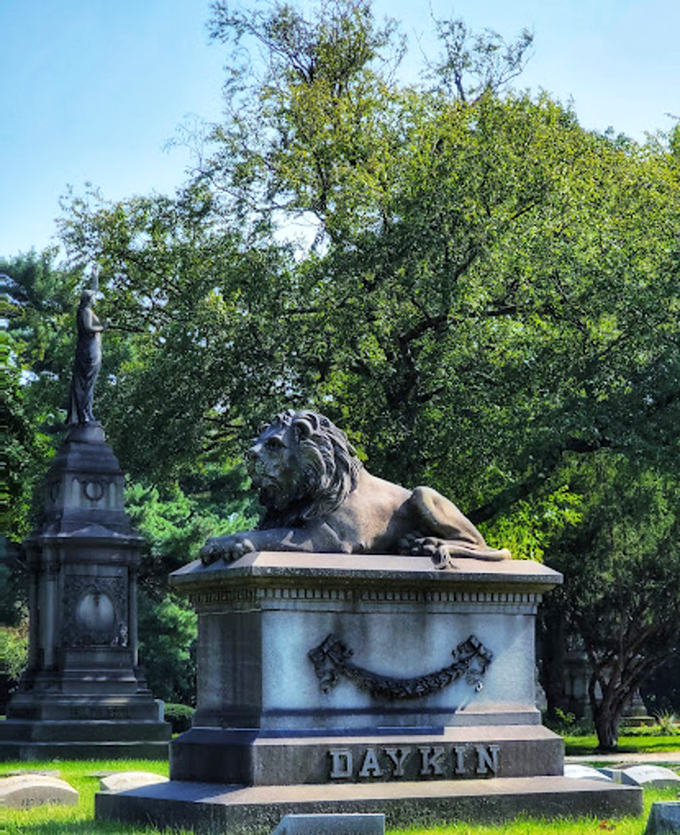 This statue's giving us major 'Don't blink' vibes. Doctor Who fans, you know what I'm talking about!