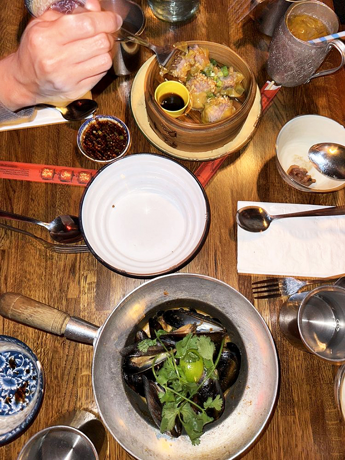 From the sea to your table: Mussels and dumplings join forces for a flavor explosion that'll rock your world.