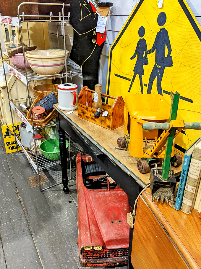 Who knew road signs could be so charming? This yellow beauty is giving me serious "The Wizard of Oz" vibes. Follow the pedestrian road!