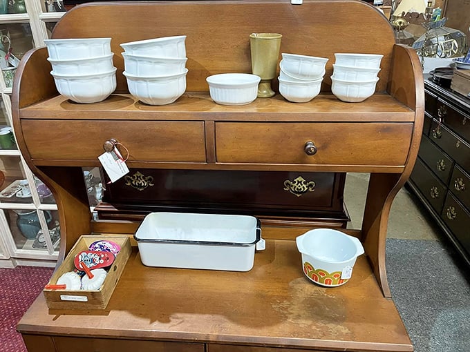 Bowl-d and beautiful! These pristine pieces are ready to cradle everything from your morning cereal to your midnight ice cream indulgence.