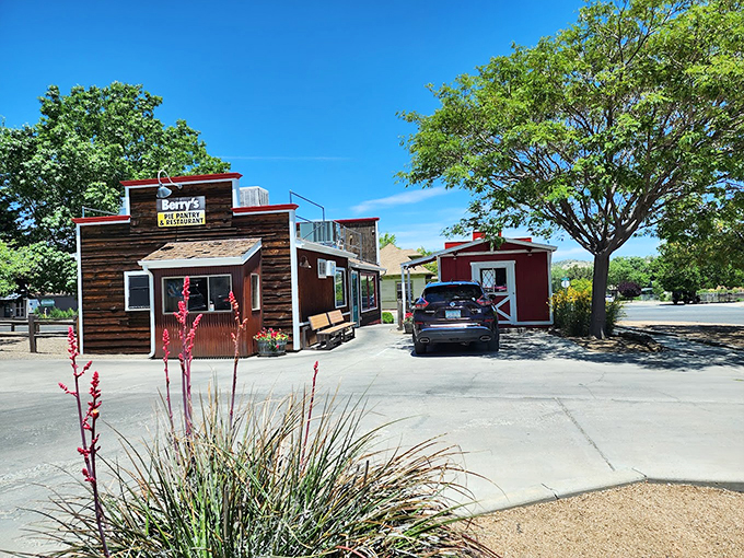 This little slice of Americana stands proud, serving up comfort food classics with a side of nostalgia.