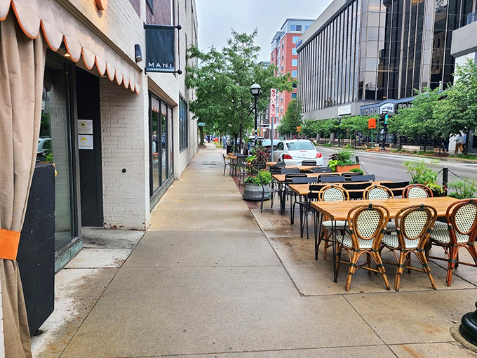 Al fresco dining, Mani-style. Where the people-watching is as delightful as the menu, and every breeze carries a whiff of wood-fired wonder.