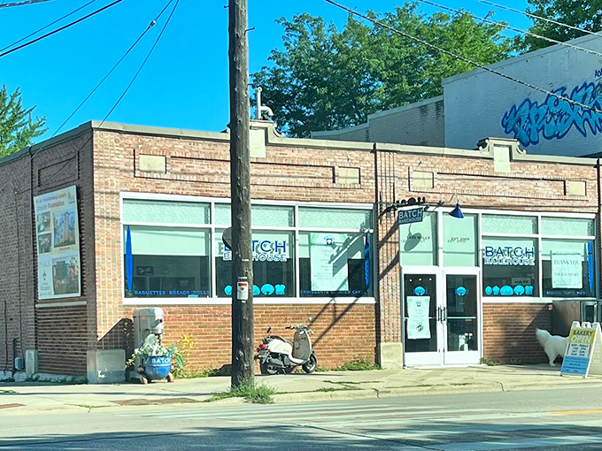 Fresh-baked daily isn't just a motto, it's a way of life. This brick beauty is the Clark Kent of bakeries.