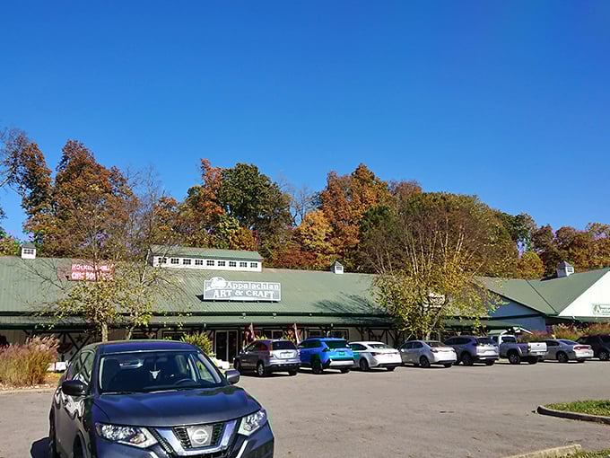 Norman Rockwell meets gourmet in the hills! Hocking Hills Market serves up a heaping helping of rustic charm with a side of homemade fudge.