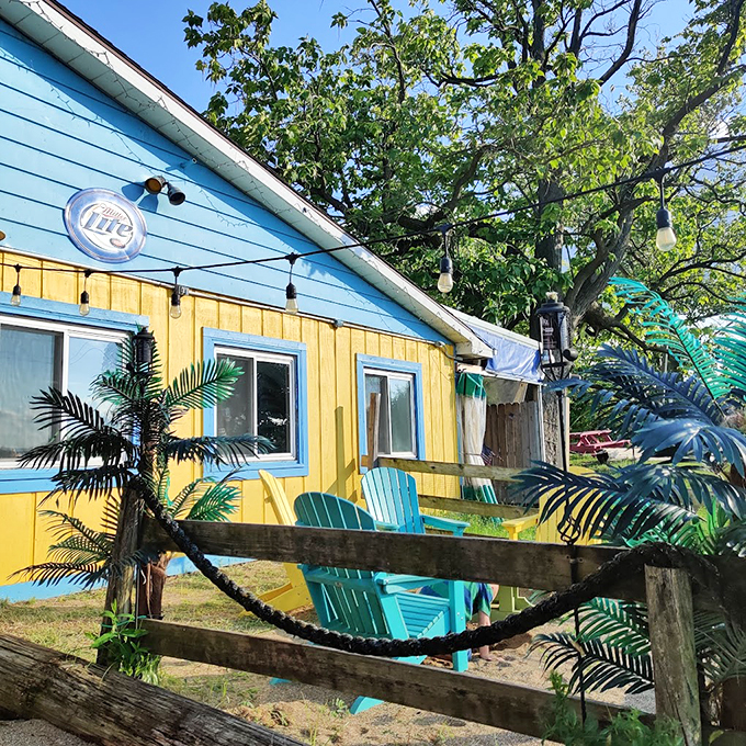 Ahoy, burger lovers! This tropical oasis in the heart of Illinois is where Jimmy Buffett meets Jimmy Dean.