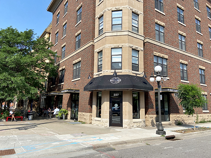 The Buttered Tin: Where every day feels like your birthday. Cupcakes for breakfast? Don't mind if we do!