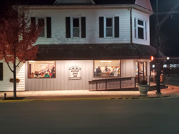 Step into a slice of Americana! This charming spot serves up nostalgia by the plateful, no Dutch wooden shoes required (but highly recommended).