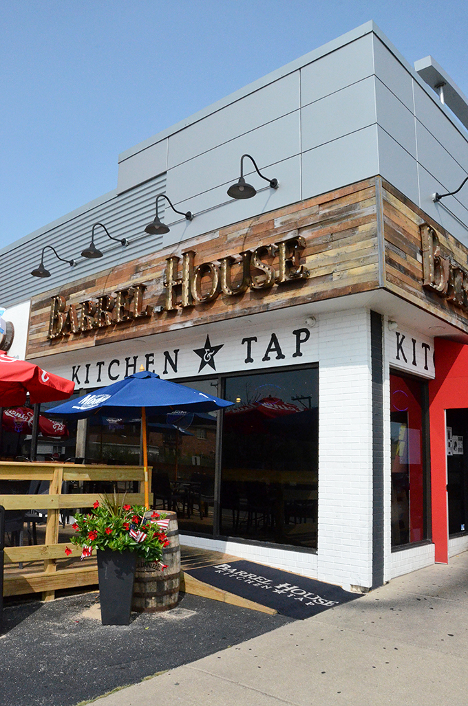 Where 'tap' meets 'yum'! Barrel House's inviting patio is the perfect spot to sample their ever-changing brew selection and soul-satisfying eats.