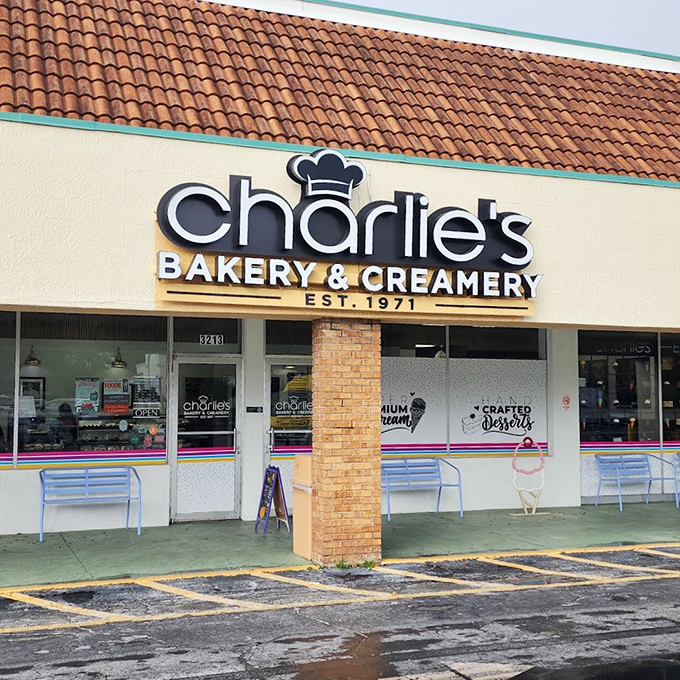 Bakery meets creamery in a sugar-coated love story. Charlie's is the overachiever of Orlando's dessert scene, doubling your pleasure since '71.