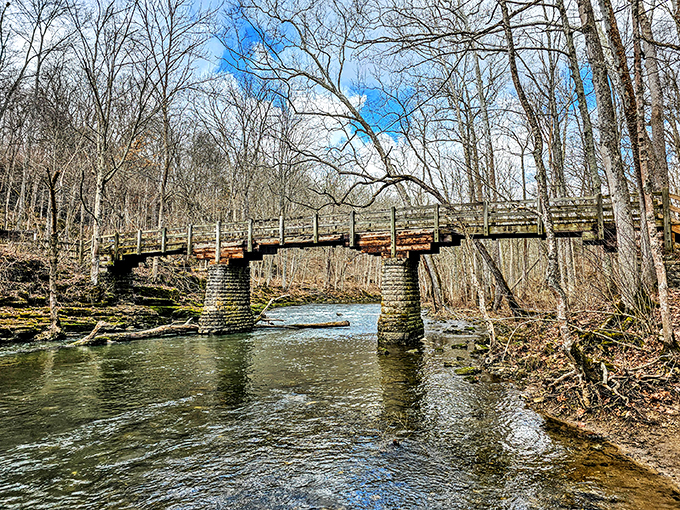 Hiking with a side of vertigo! The rim views will have you feeling like a soaring eagle (with very sturdy shoes).