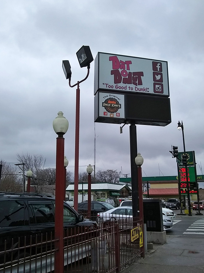 Size does matter here! Their 'Big Dat' donut is so huge, it probably has its own area code.
