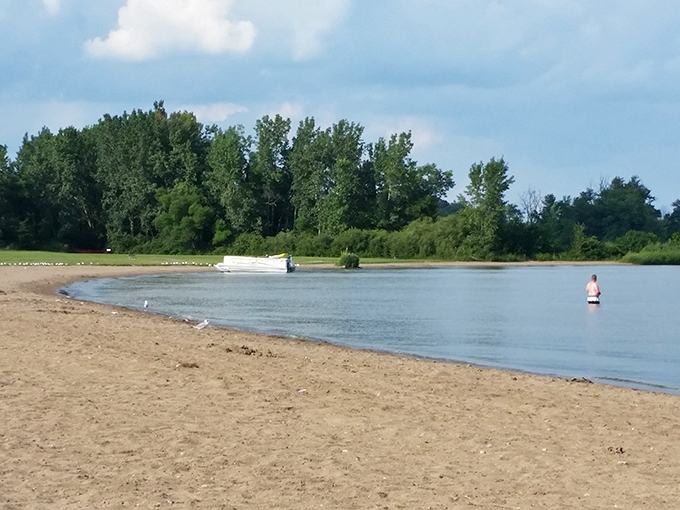 Boater's paradise! From pontoons to kayaks, Indian Lake welcomes all who love to make waves.