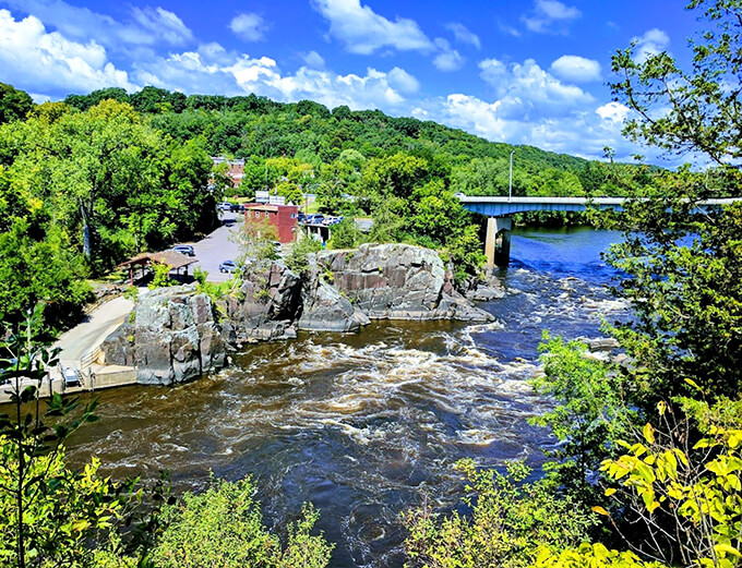 Where two states and one river create a geological wonderland. It's like Mother Nature's own theme park, minus the long lines.