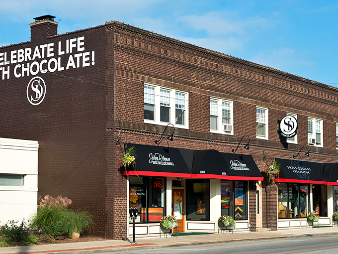 That awning isn't just red and black, it's a runway for your taste buds. Prepare for some seriously stylish snacking!