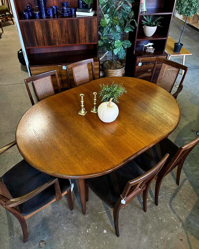 Gather 'round, folks! This butterfly leaf dining table is perfect for family dinners or impromptu poker nights.