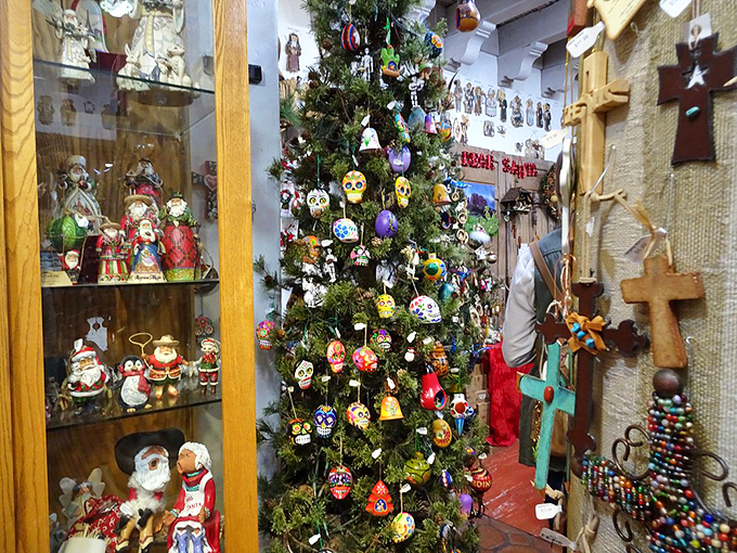 O Tannenbaum, oh Tannenbaum, how lovely are your... sugar skulls? This tree proves that Day of the Dead and Christmas can coexist beautifully.