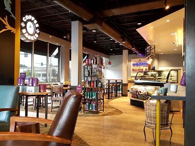 Part coffee shop, part bagel emporium, all inviting. It's like your cool friend's living room, if your friend was obsessed with circular bread.