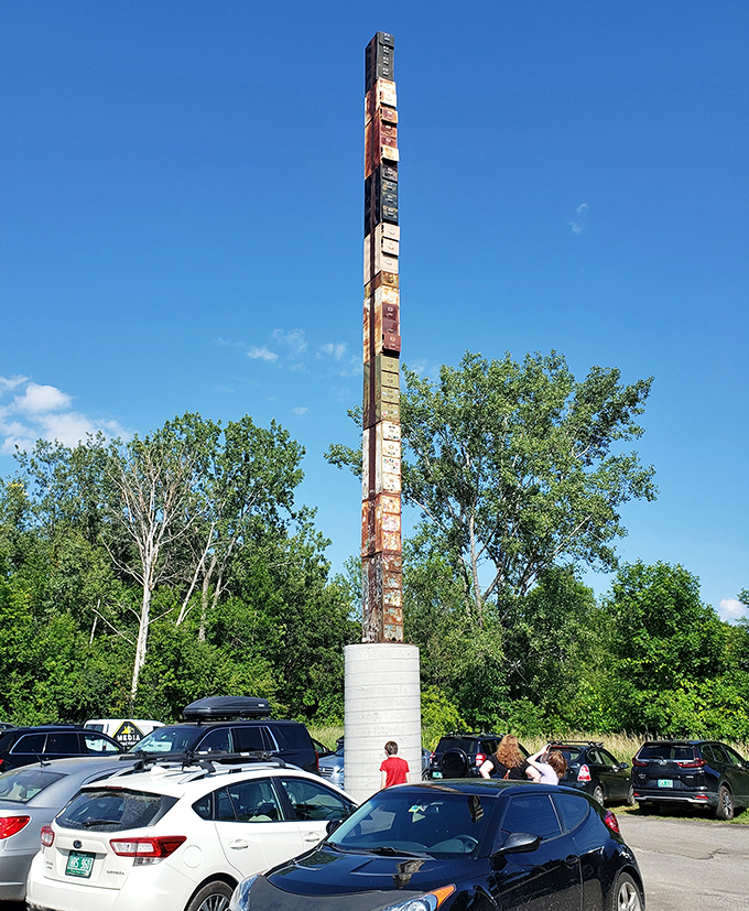 Family photo op or size comparison? Either way, this towering file keeper makes for a memorable backdrop. Say cheese... or "paperclip"!